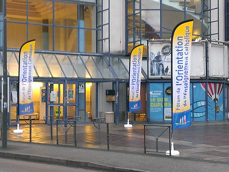 Drapeau publicitaire, pavillon à Douarnenez (29)